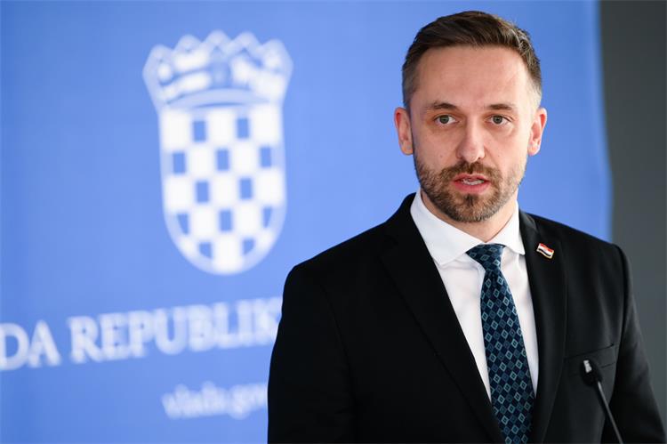 Vlada Republike Hrvatske - Piletić: Predloženo povećanje regresa za godišnji odmor